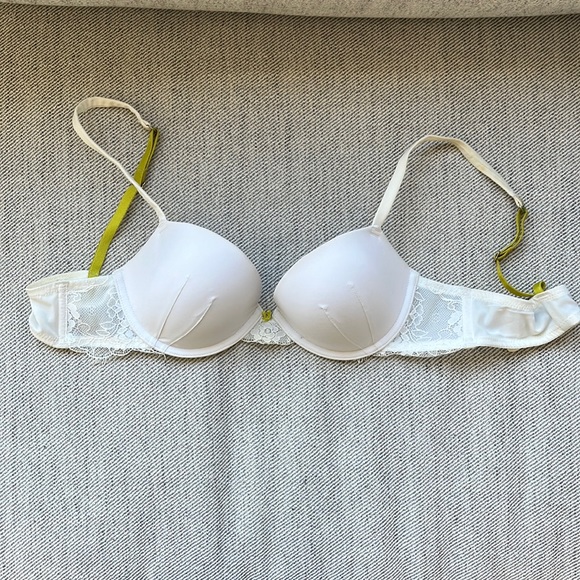 elle macpherson | Intimates & Sleepwear | Elle Macpherson 36b White ...